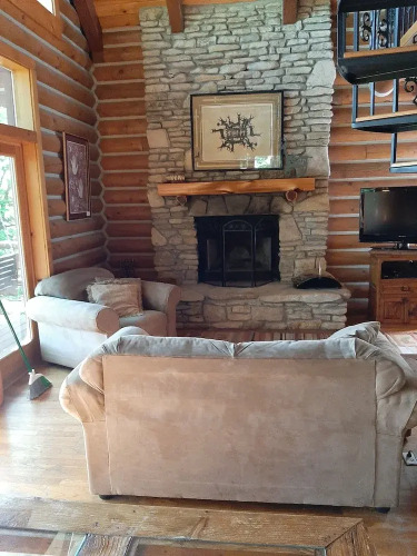 Cherokee Mountain Log Cabin Resort - Arkansas