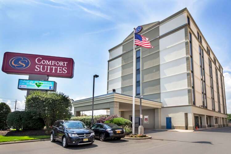 Comfort Suites At Woodbridge - Elizabeth, NJ