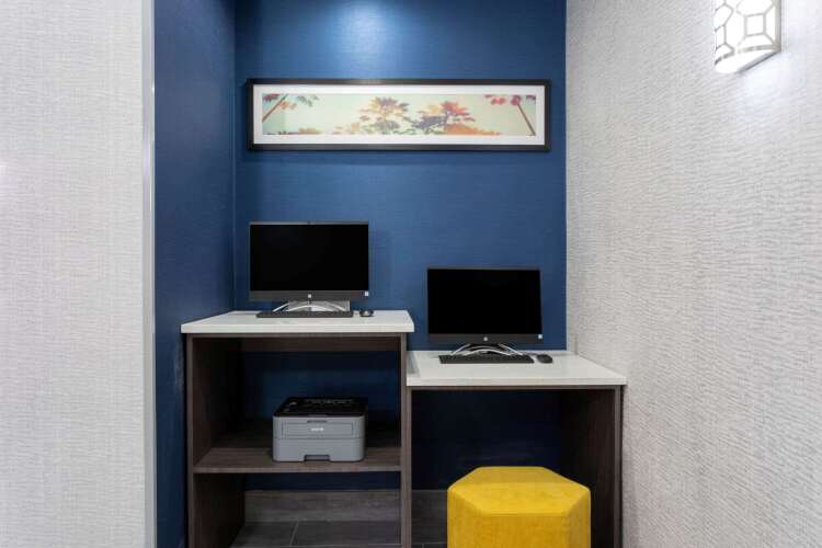 La Quinta Inn & Suites By Wyndham Tampa Central - Florida