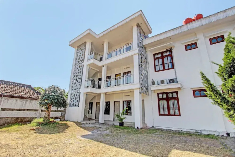 Oyo 93011 Hotel Griya Lestari Pati 2 - Pati
