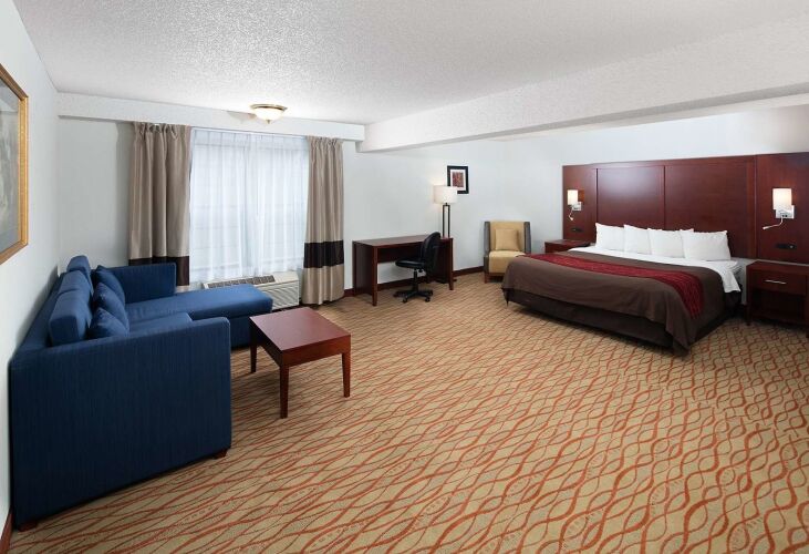 Red Lion Inn & Suites Auburn - Auburn, CA
