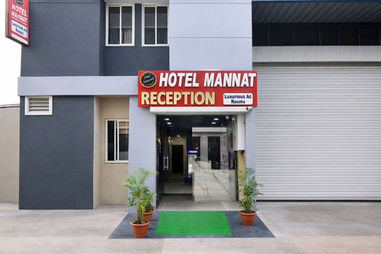 Fabhotel Mannat - Indore