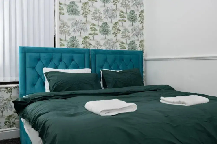 4-bedroom- Stoke-on-trent Sleeps 8- Pet Friendly - Stoke-on-Trent
