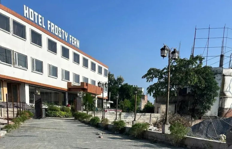 Frosty Fern Hotel & Resort - Varanasi