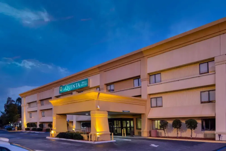 La Quinta Inn & Suites By Wyndham Savannah Southside - 서배너