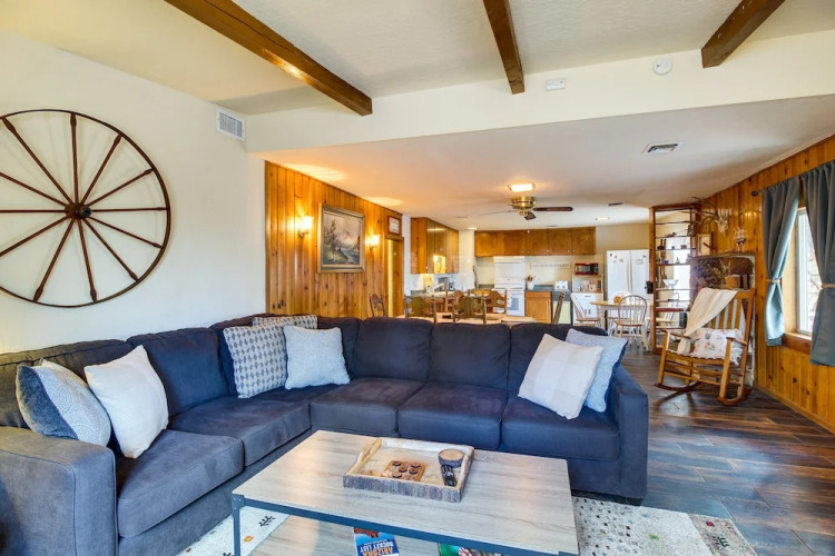 Laptop-friendly Lakeside Cottage Stay W/ Gas Grill - Pinetop-Lakeside, AZ