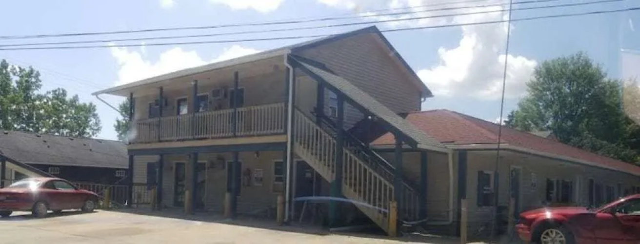 Grand Howell Inn - Brighton, MI