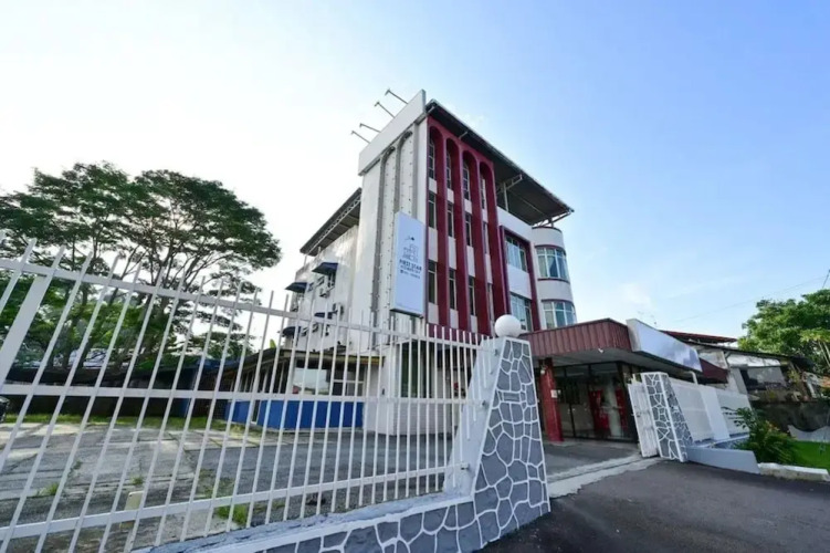 First Star Homestay - Kluang