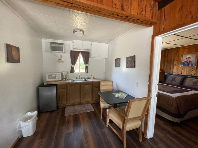 Riverfront Lodging - Eagle Point