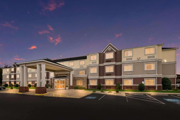 Baymont By Wyndham Elizabeth City - Elizabeth City, NC