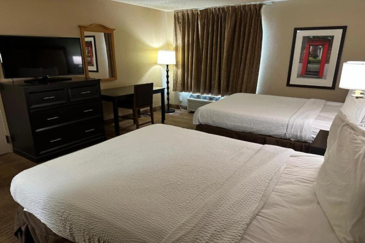 Hometowne Studios By Red Roof Southfield - Southfield, MI