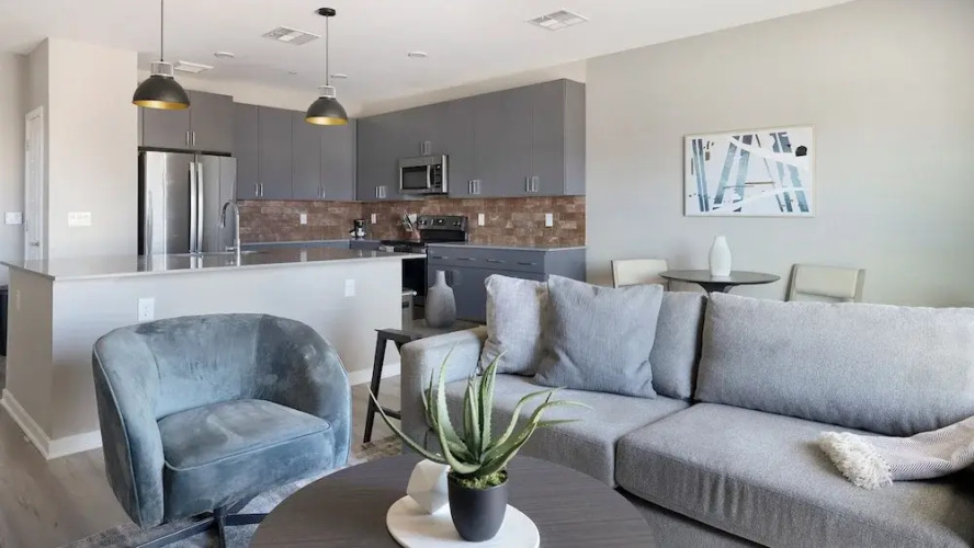 Landing Phoenix Warehouse District - Phoenix, AZ