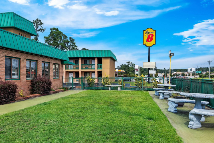 Super 8 By Wyndham Columbia Sc / Ft. Jackson - Columbia, SC