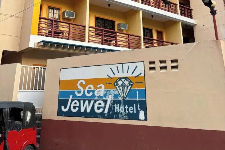 Sea Jewel Hotel Puerto Galera Powered By Cocotel - Puerto Galera
