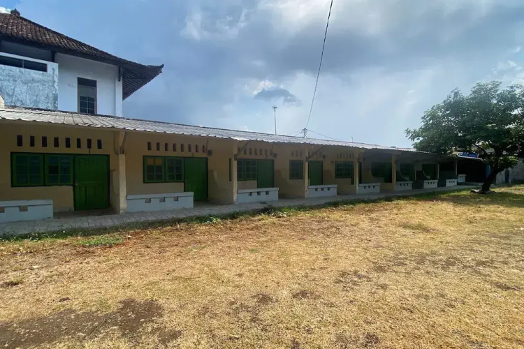 Oyo Life 93256 Kos Meninting - Mataram