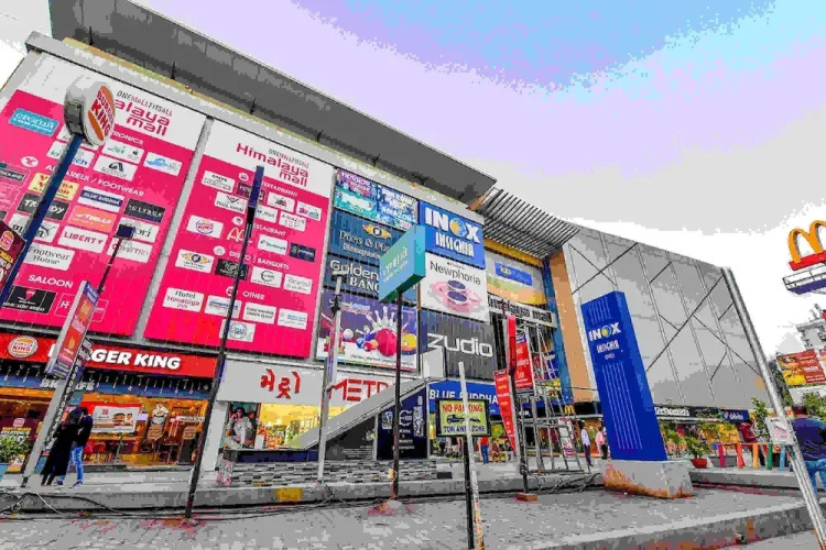 Fabexpress Himalaya Inn - Inside Himalaya Mall - Ahmedabad