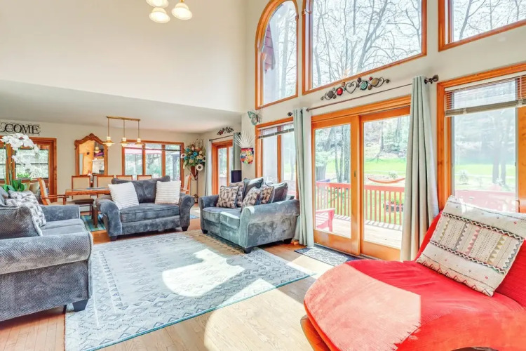 Fire Pit & Bbq: Elegant Split Rock Resort Getaway! - Poconos, PA