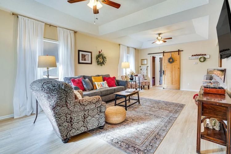 Zanesville Apartment W/ Porch - 3 Mi To Downtown! - Blue Rock State Park, Blue Rock