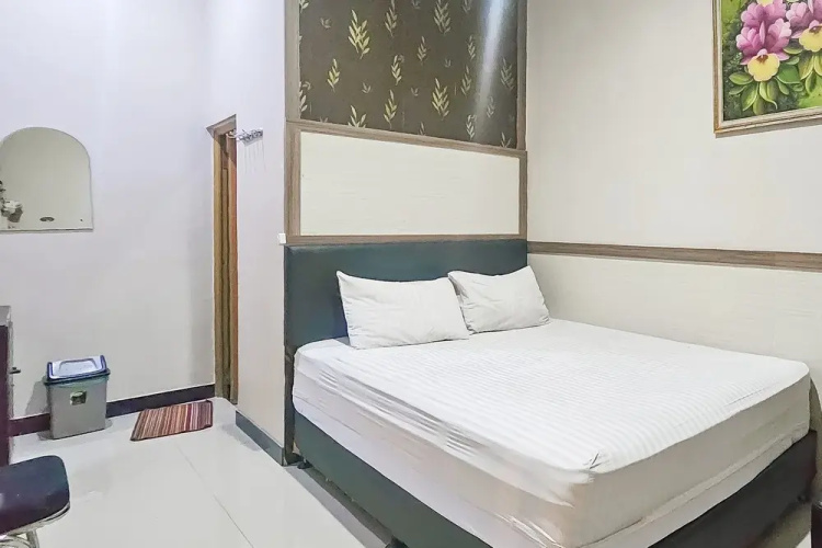Wisma Brata Mitra Reddoorz - Sukabumi