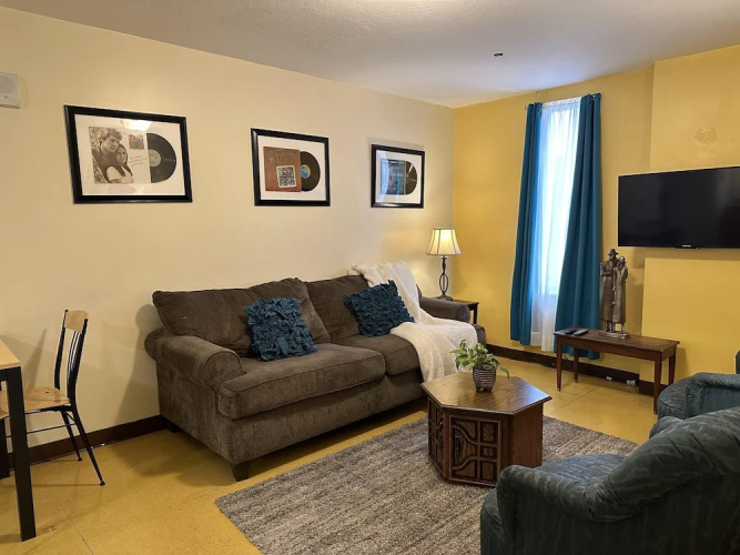 2 Bedroom Downtown Apt | City Views | Park & Walk! - Pittsburgh, PA