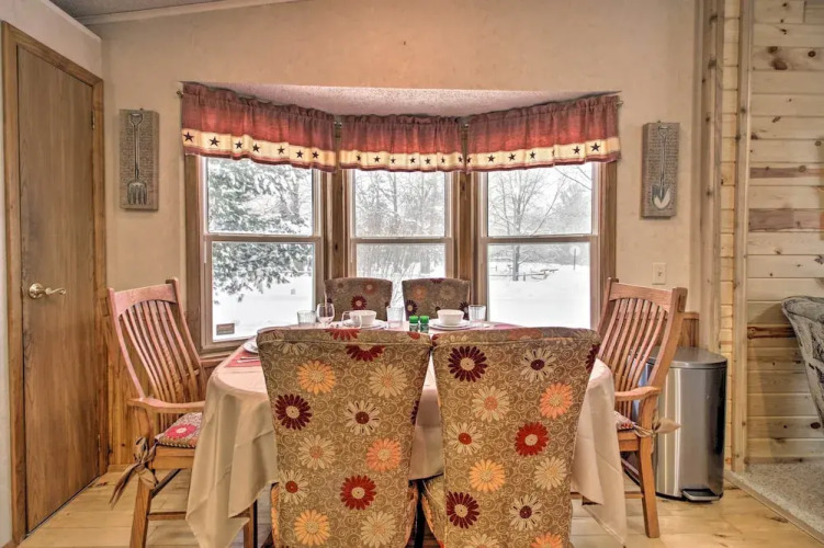 Cozy Crosby Cabin Near Serpent Lake + Main St - Crosby, MN