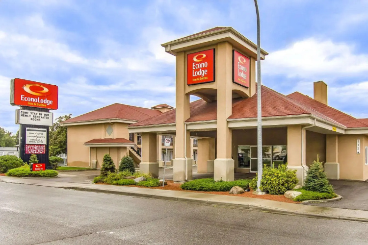 Econo Lodge Inn & Suites - Lethbridge
