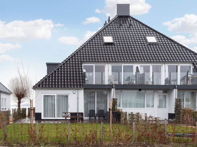 Modern Apartment On The 1st Floor Located Directly On The Sneekermeer - Sneek