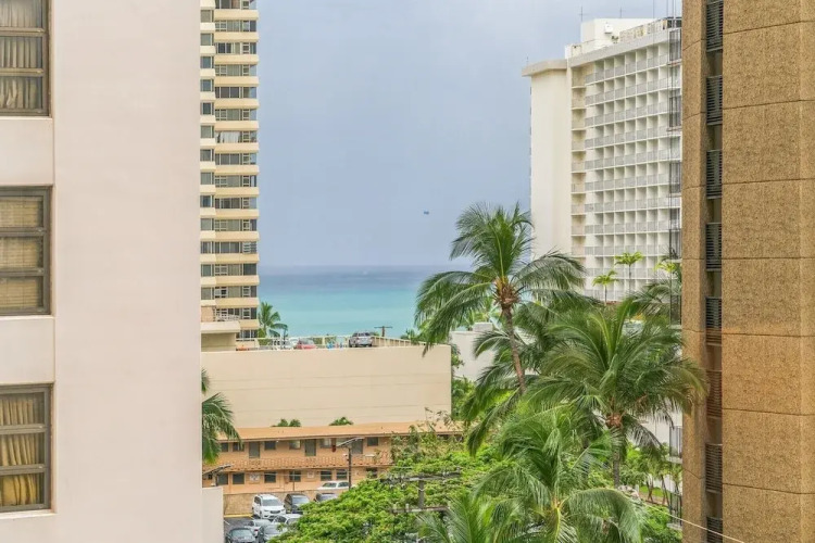 Standard Waikiki Banyan Condo With Mountain View By Koko Resort Vacation Rentals - O‘ahu, HI