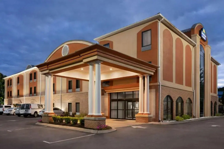 Days Inn & Suites By Wyndham Murfreesboro - Murfreesboro, TN