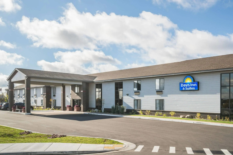 Days Inn & Suites By Wyndham Wausau - Wausau, WI