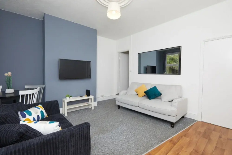 4 Bed Derby House - Long Stays- Parking - Derby