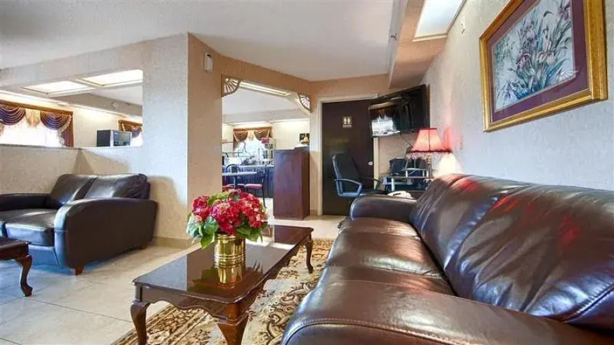 Days Inn & Suites By Wyndham Warner Robins Near Robins Afb - Bonaire, GA