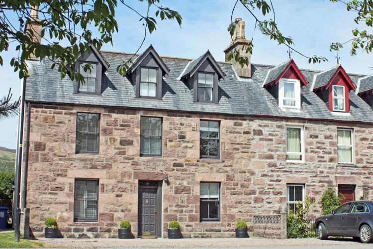 Kildonan House Village Centre Sleep 8 With Hot Tub - Ullapool