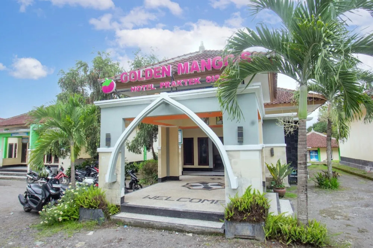 Capital O 93391 Golden Manggis Hotel Near Smkn 1 Lingsar - Lombok