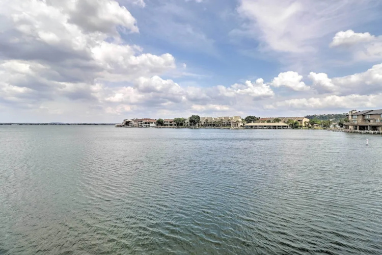 Lake Lbj Condo W/ Balcony & Shared Boat Docks - Horseshoe Bay, TX