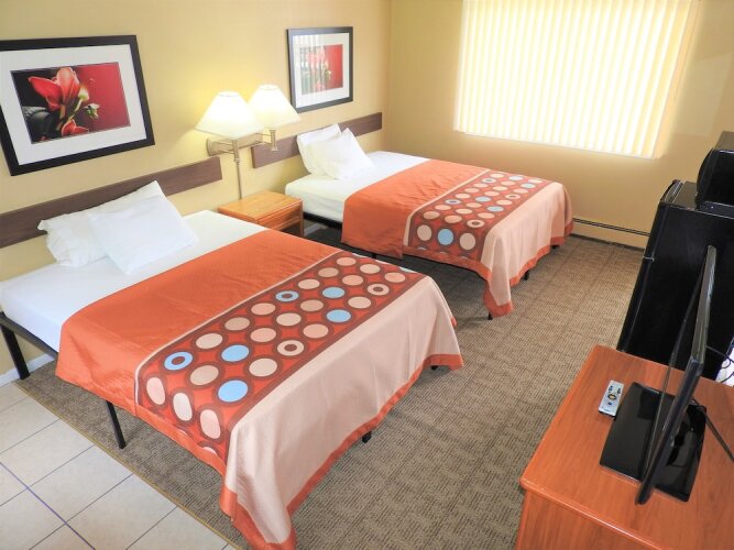 Country Meadow Inn - Brighton, MI