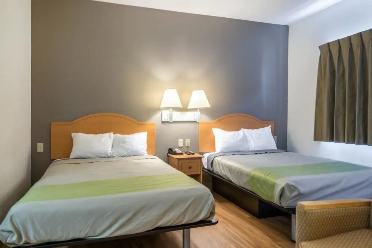 Oyo Townhouse Sulphur, La Extended Stay - Lake Charles, LA