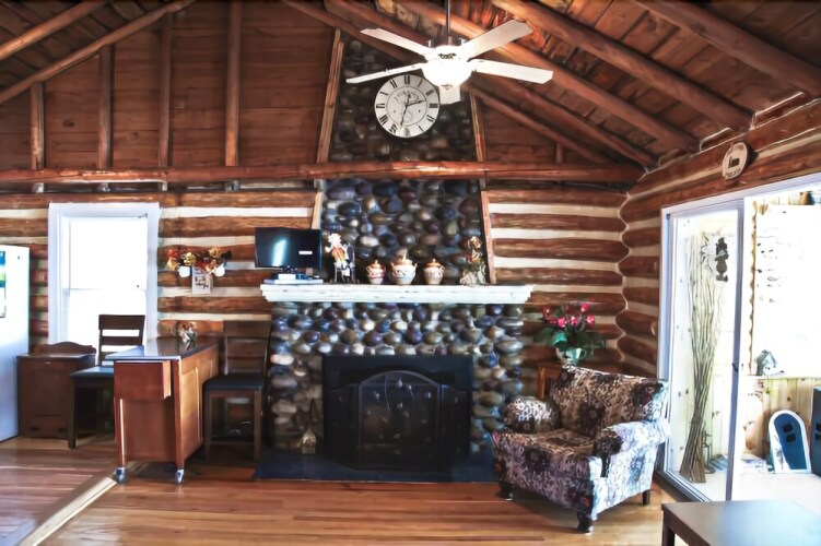 Main  - Starry Nights 2 Bedroom Cabin By Redawning - Mackinaw City, MI