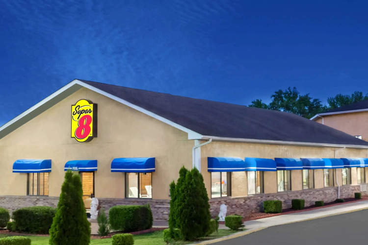 Super 8 By Wyndham Paris - Kentucky Lake