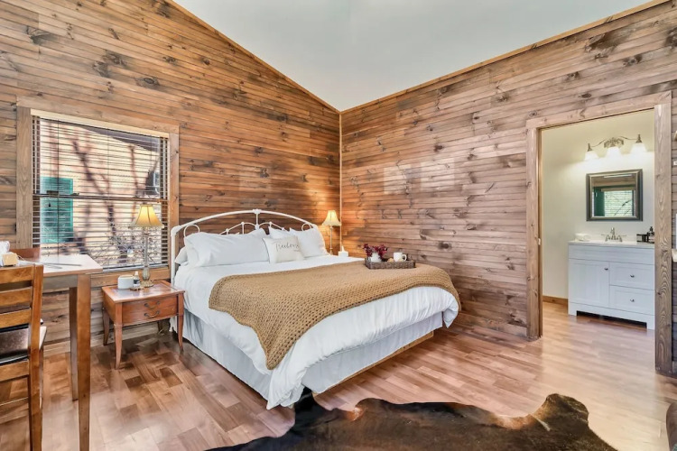 Rivers Edge Treehouses - Robbinsville, NC