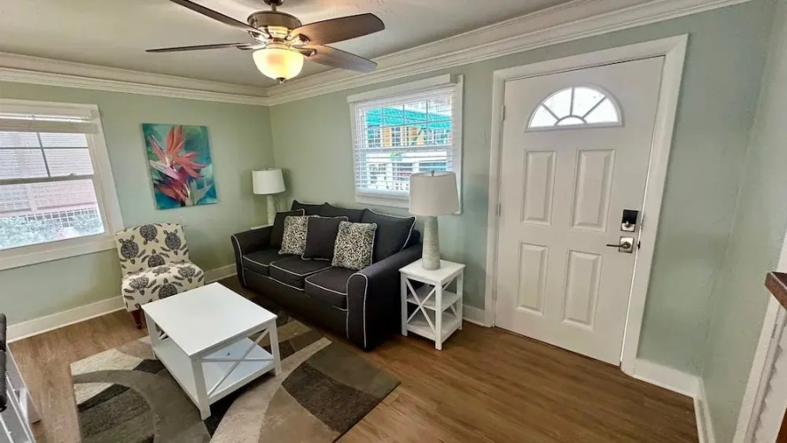 Parrot Cottage In Fort Myers Beach - Fort Myers Beach, FL