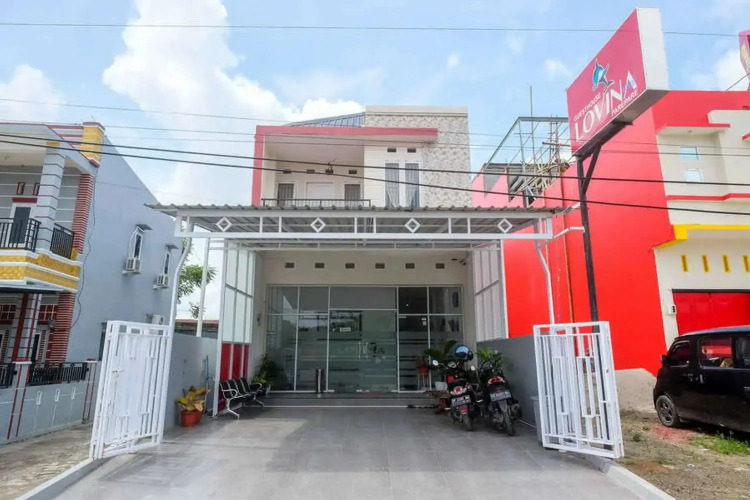 Reddoorz Plus @ Lovina Inn Tonrangeng River Side - Pare-Pare