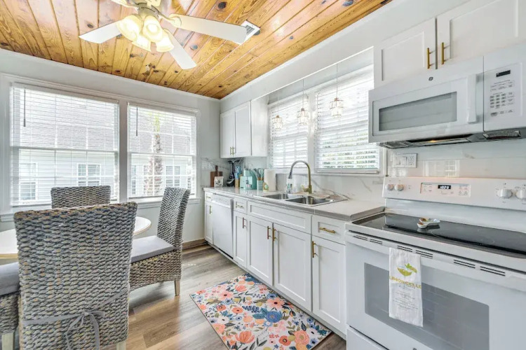 Walk To Ocean: Pearl Cottage In Atlantic Beach - North Myrtle Beach, SC