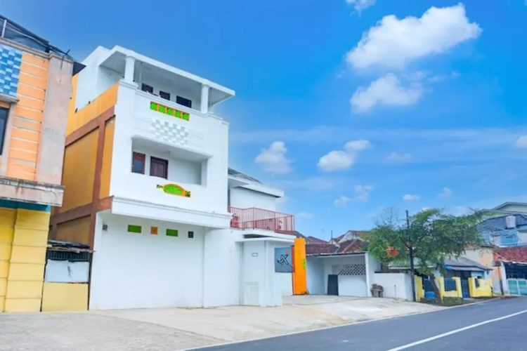 Hotel O Teluk Betung Near Water Park Lembah Hijau Formerly Kanajiwa Guesthouse 2 - Bandar Lampung