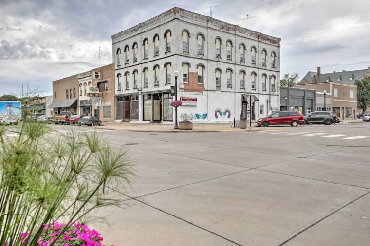 Modern Yankton Apartment Near Riverside Park! - Yankton, SD