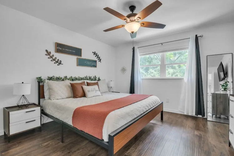 Be Our Guest - Cozy Townhome Near Downtown Ocala 2 Bedroom Townhouse - Ocala, FL