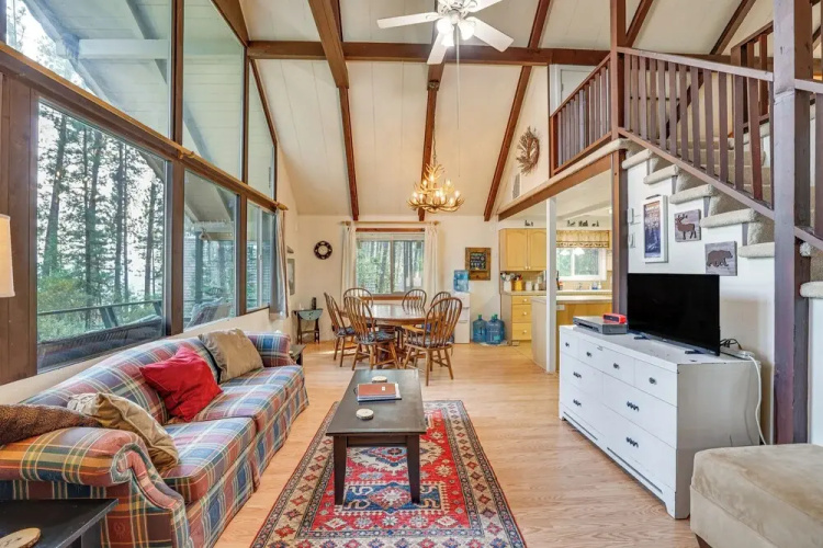 Hillside Hideaway: Warm & Cozy Terrace Lakes Cabin - Garden Valley, ID