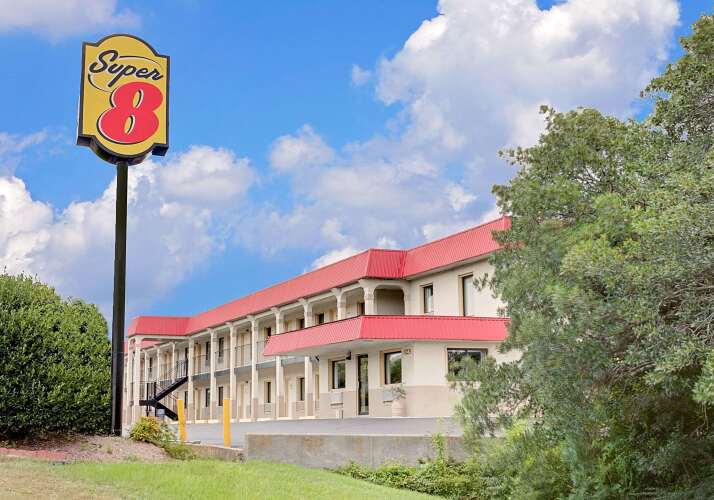 Super 8 By Wyndham Laurel - Laurel, MS