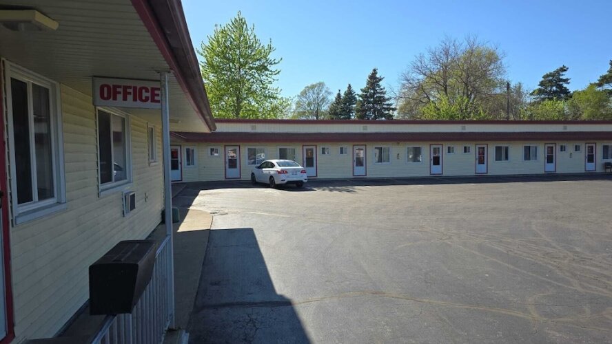 Paul's Motel - Saginaw, MI