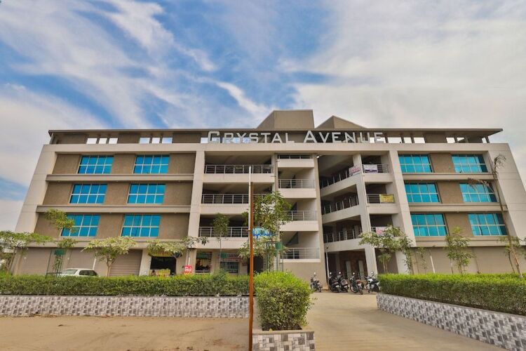Oyo 25009 Hotel Crystal - Ahmedabad